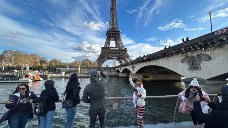 Paris: 1-Hour Sightseeing Cruise and 3-Course Bistro Dinner - What Travelers Are Saying