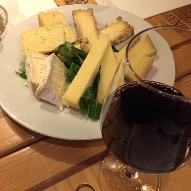 Paris: 2.5Hour Montmartre Wine and Bistro Tour - Key Points