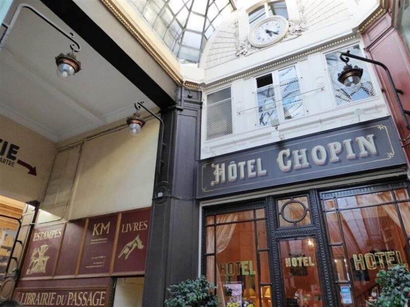 Paris: 2-Hour Passages Private City Tour in German - What You’ll Experience and Why It Matters