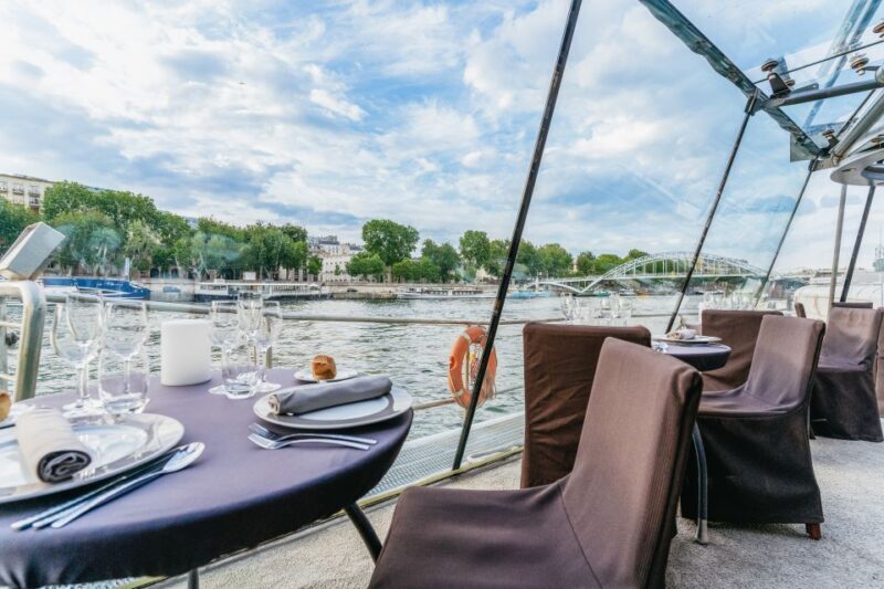Paris: 3-Course-Dinner Cruise on the Seine with live music - Introduction