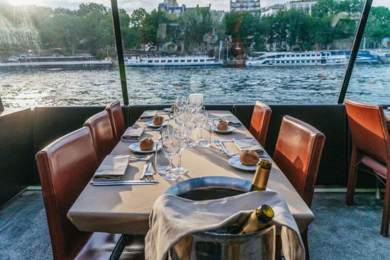 Paris: 3-Course-Dinner Cruise on the Seine with live music - The Sum Up