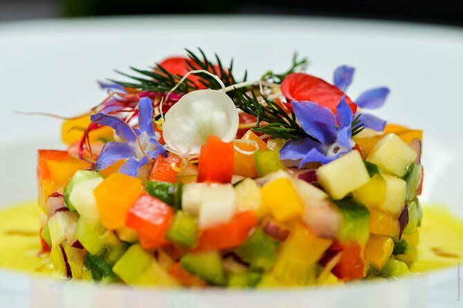 Paris 3-Courses Gourmet Dinner Seine River Cruise with Champagne - The Pros and Cons