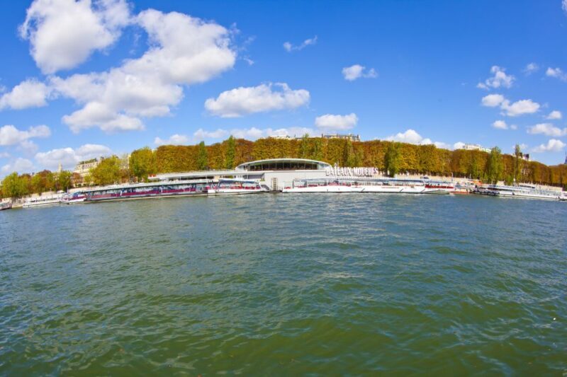 Paris: 4-Course Dinner Cruise on Seine River with Live Music - Key Points