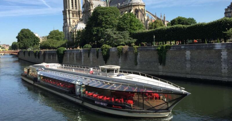 Paris: 4-Course Dinner Cruise on Seine River with Live Music - Who Is This Experience Best For?