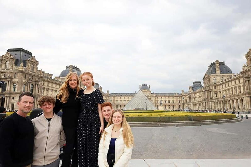 Paris: 6 hours PRIVATE tour in a van - photoshoot included - Discovering Paris in a Comfortable 6 Hours