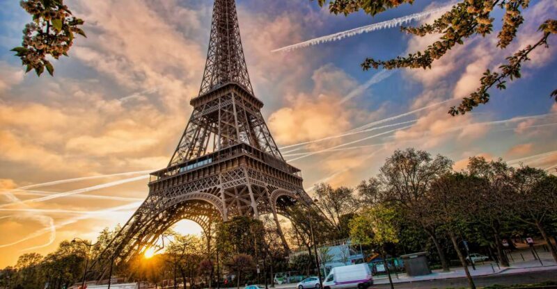 Paris: Access Eiffel Tower Summit or Second Level - The Value of a Guide