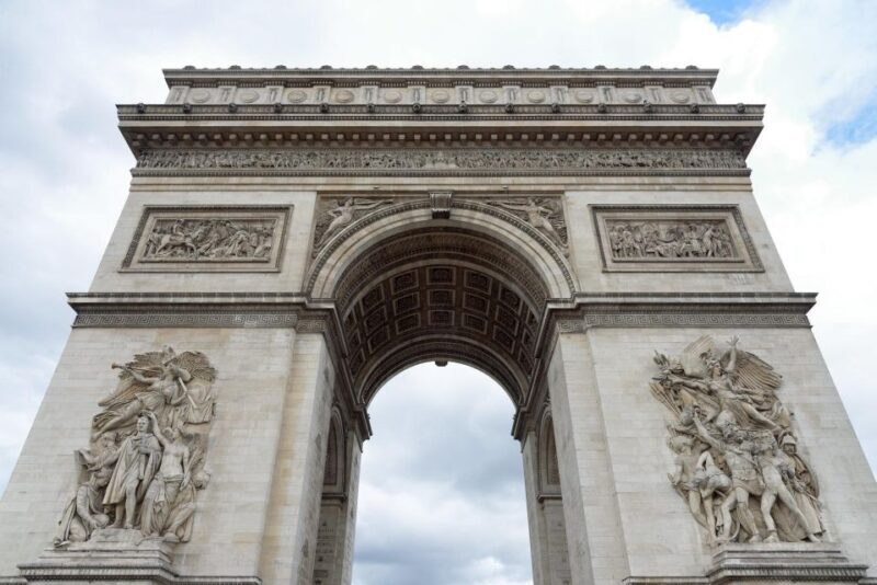 Paris: Arc de Triomphe Private guided tour + rooftop ticket - The Details of the Tour