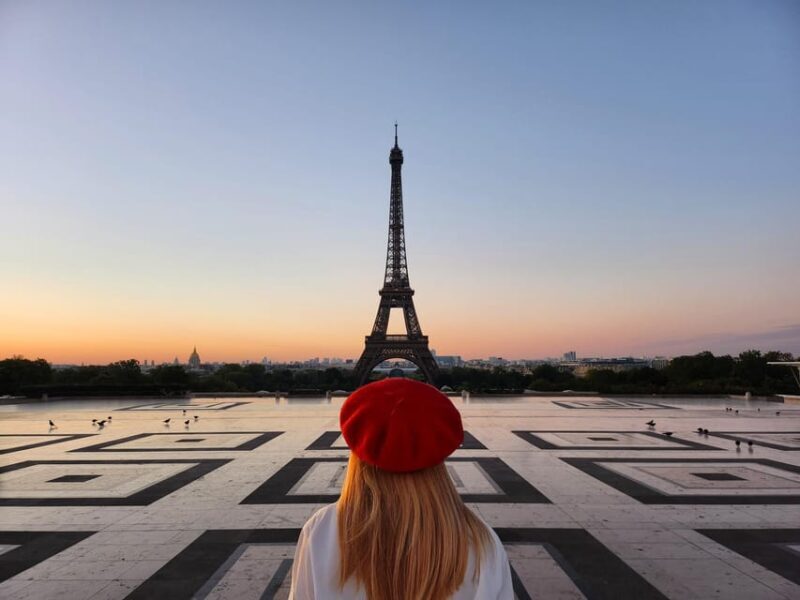 Paris Before the Crowds: Sunrise Bike Tour with Breakfast - Key Points