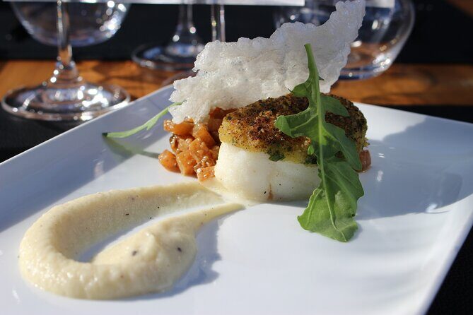 Paris Bustronome Gourmet Sightseeing Dinner on a Panoramic Bus - Service & Atmosphere