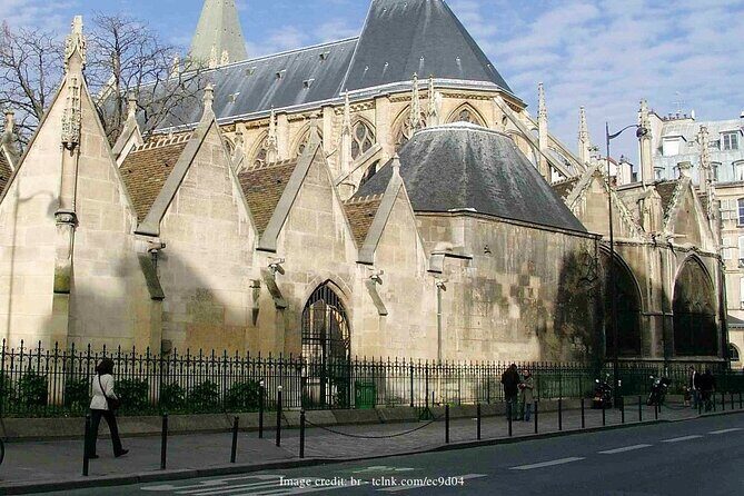 Paris by Night 2-hour Private Tour with Scenic Seine River Cruise - FAQs