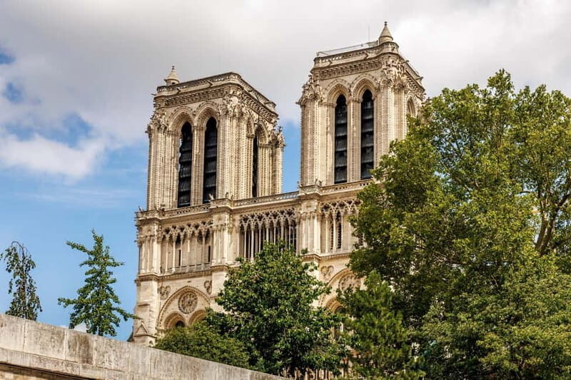 Paris: Centre Walking Tour with Notre Dame Reserved Access - Exploring Paris’s Old Town: The Centre Walking Tour with Notre Dame Reserved Access
