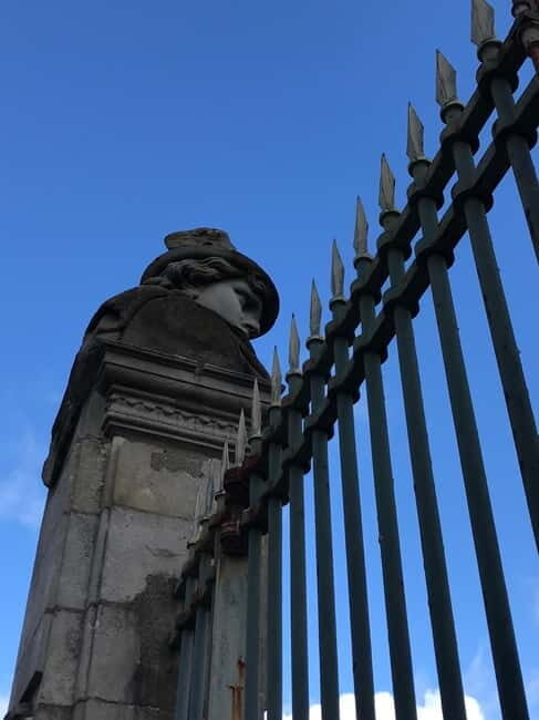 Paris: Château Fontainebleau Small Group Guided Tour Max 6 - FAQs