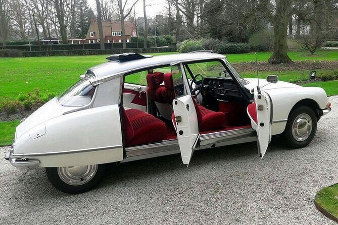 Paris City Tour 1h00 Citroën DS Vintage with Open Roof - An In-Depth Look at the Paris Citroën DS Experience