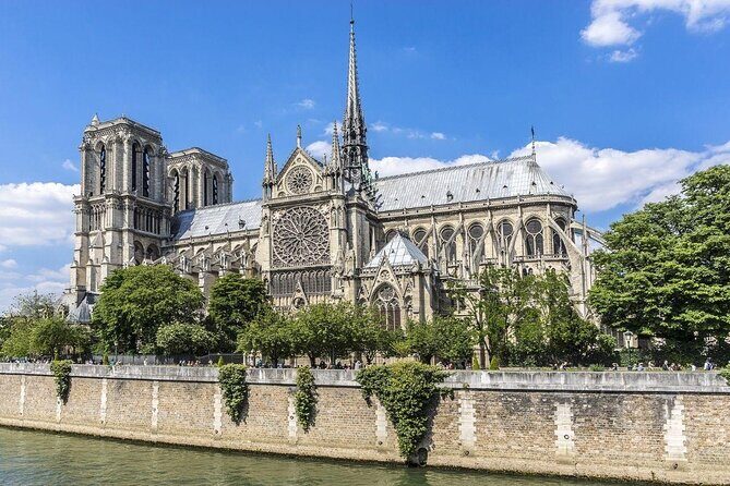 Paris Dark Stories: Halloween Spooky Walking Tour in Small Group - Key Points