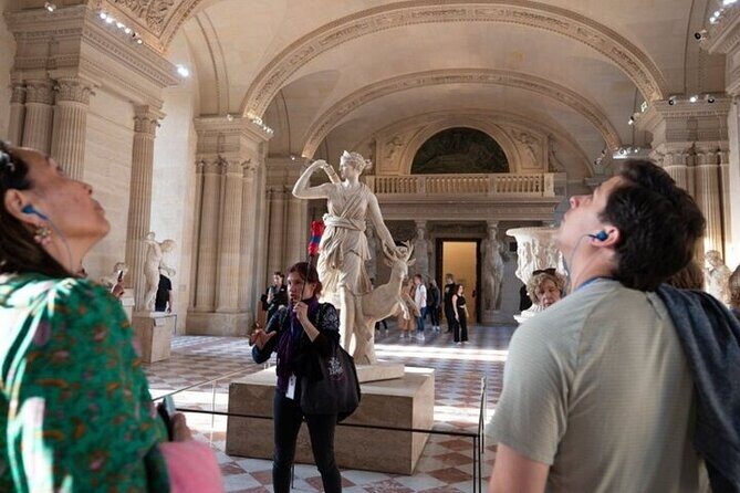 Paris Day Tour with Eiffel Tower, Louvre and Cruise Max 6 People - A Taste of Medieval Paris: Notre-Dame and Its Surroundings