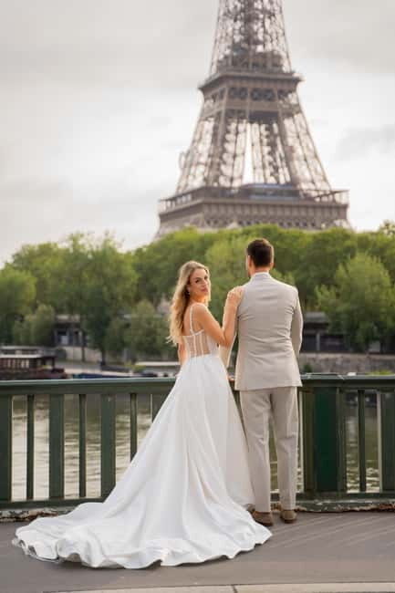 Paris: destination wedding photographer -romantic photoshoot - Who This Tour Is For