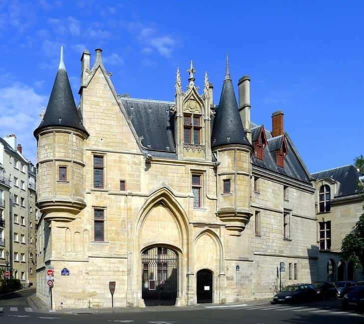 Paris: Discover the hidden architecture gems of Le Marais - Key Points