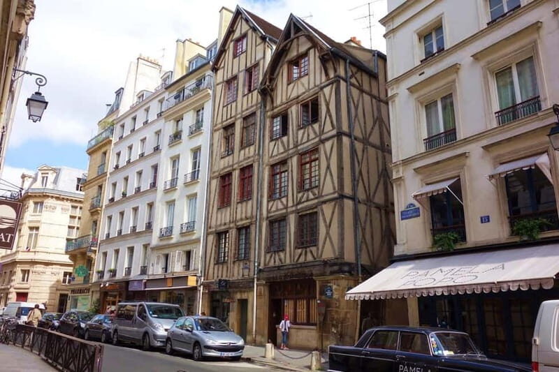 Paris: Discover the hidden architecture gems of Le Marais - An In-Depth Look at the Tour Experience