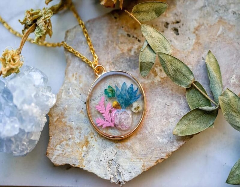Paris: Duo Resin Jewelry Workshop (Necklace & Earrings) - Key Points