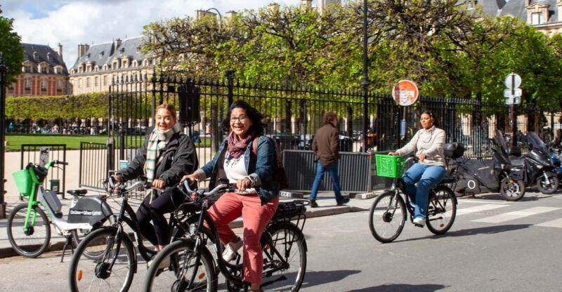 Paris: E-bike tour - Monumental and Hidden Paris - The Experience of the Guide and Group