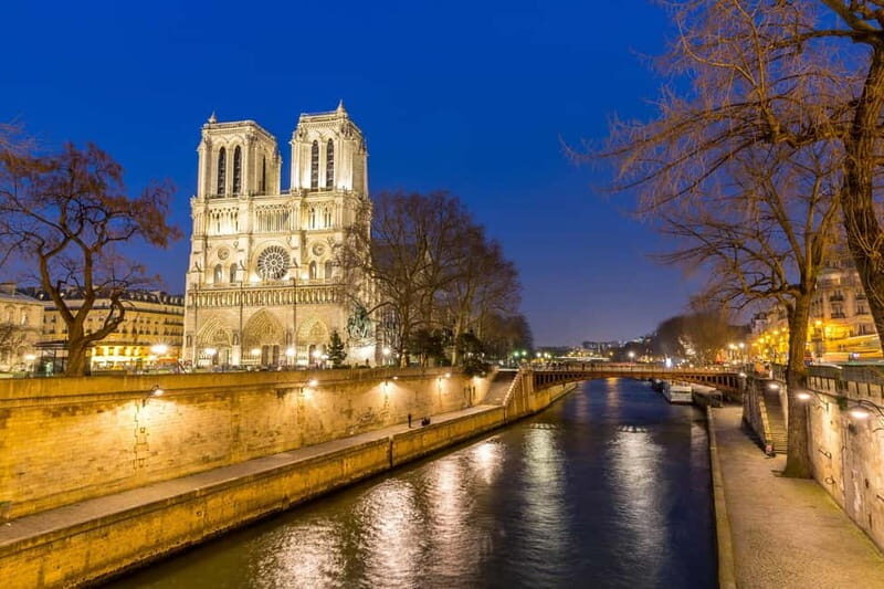 Paris: Evening River Cruise with Champagne from Notre Dame - FAQ