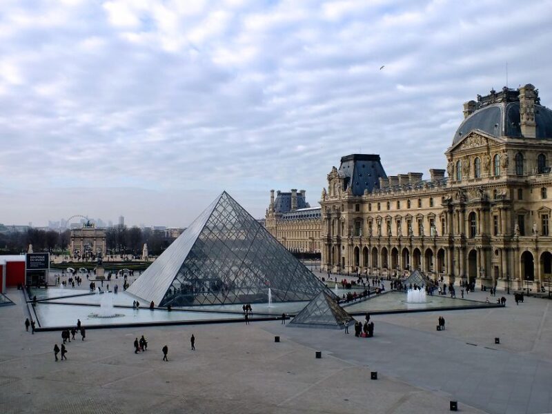 Paris: Express Walk with a Local in 90 minutes - Exploring Paris in 90 Minutes: What You Can Expect