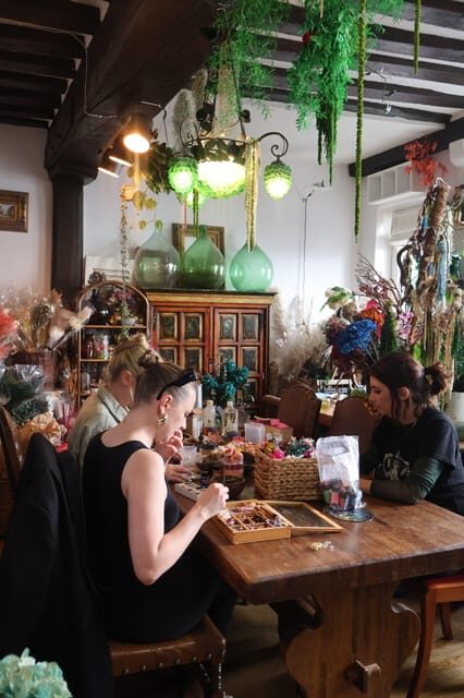 Paris: Floral scented Candle making worskshop - Discovering the Candle Making Experience in Paris