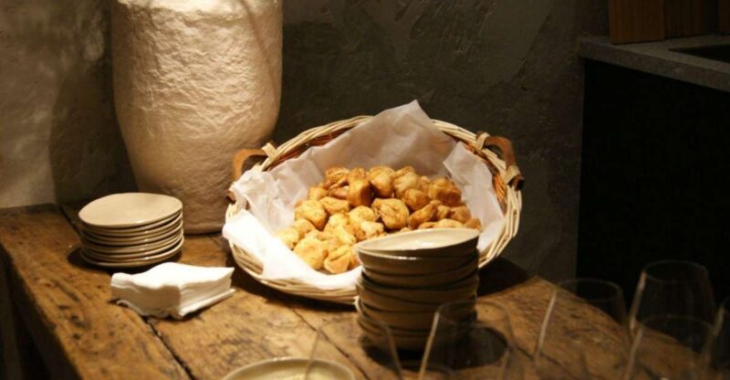 Paris : French wine tasting in Montmartre - Key Points