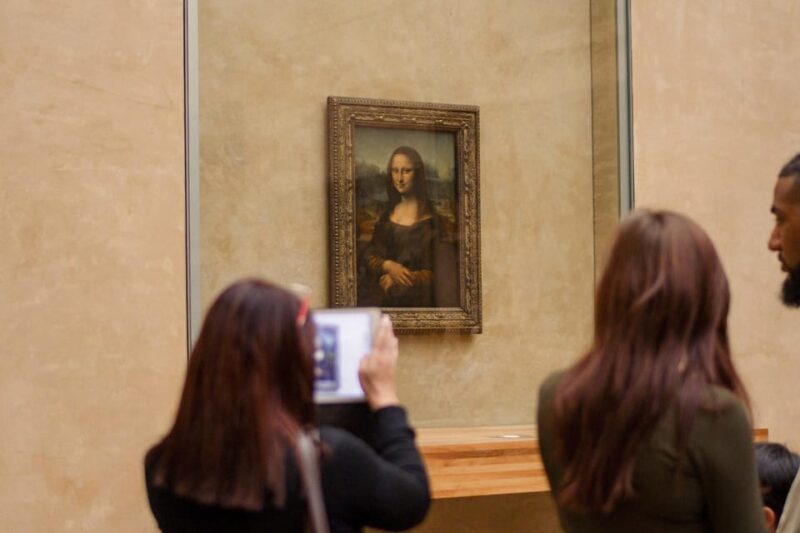 Paris: Full Day Tour with Louvre, Eiffel Tower & Notre Dame - Notre Dame and Île de la Cité