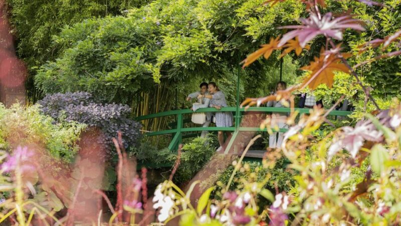 Paris: Giverny & Versailles Small Group or Private Tour - A Detailed Breakdown of the Tour Experience