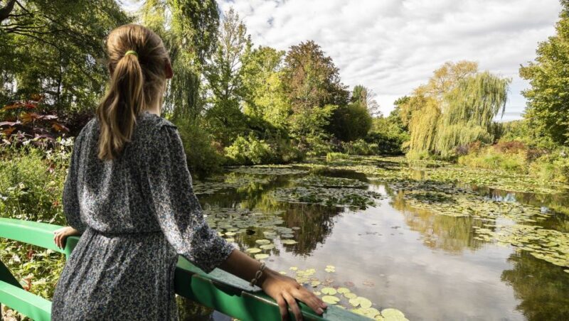 Paris: Giverny & Versailles Small Group or Private Tour - FAQs