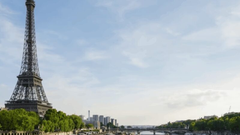 Paris Gourmet Food Tour: A local delicacies culinary journey - Exploring Parisian Markets and Food Halls