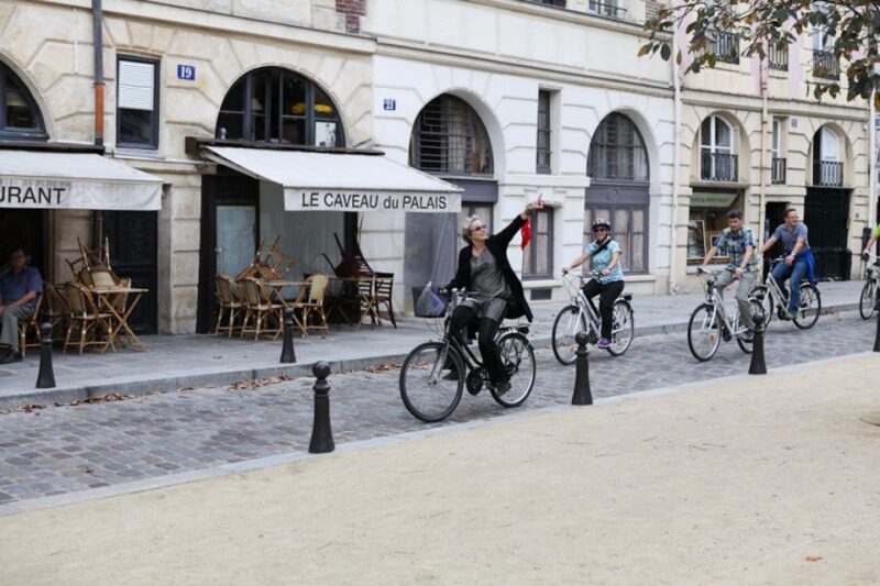 Paris: Guided bike tour - Greatest monuments of the capital - Authentic Experiences and Visitor Feedback