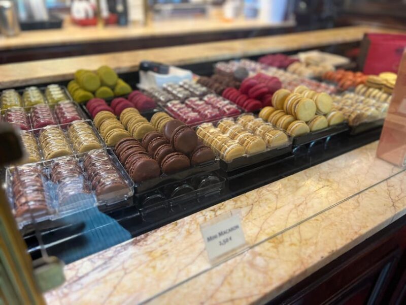Paris: Guided Montmartre Walking Tour with Food & Wine - Key Points