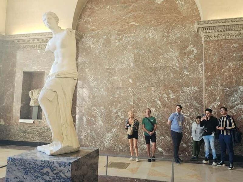 Paris: Guided visit of the Louvre Museum in Spanish - Authentic Experiences and Practical Tips