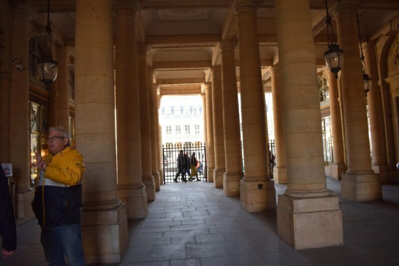 Paris : Highlights of Parisians' Paris guided tour - Authenticity and Value
