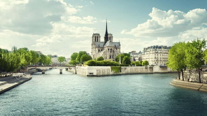 Paris : Historic Heart of Paris: Île de la Cité Walking Tour - Key Points