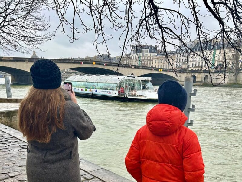 Paris: Hop-On Hop-Off Seine Cruise Pass with 9 Stops - What Makes This Experience Special