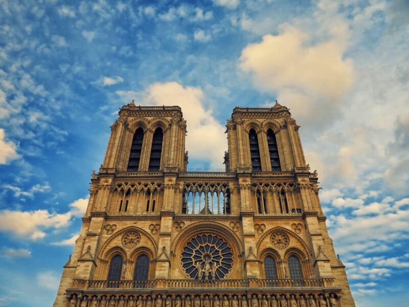 Paris: Île de la Cité and Notre Dame Walking Tour With Crypt - Key Points