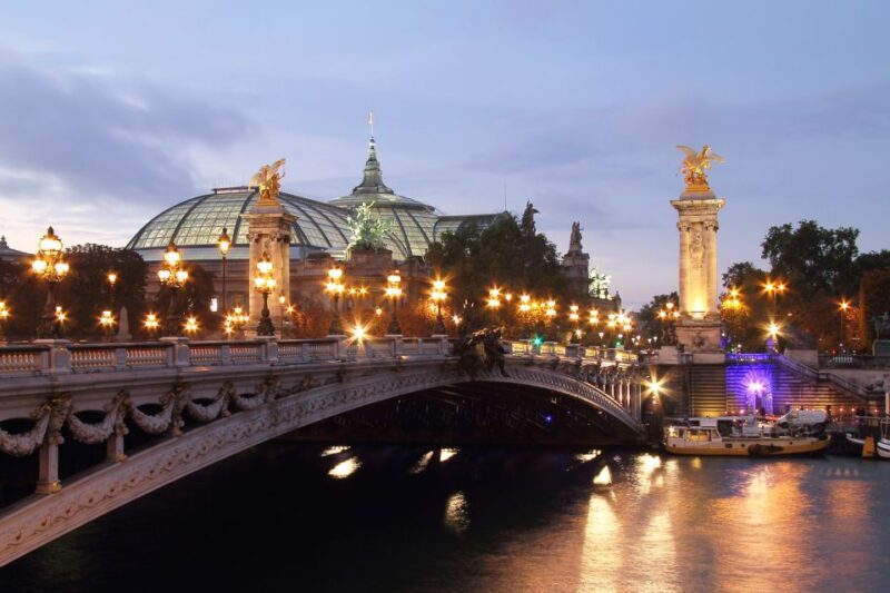 Paris: Illuminations River Cruise with Audio Commentary - Key Points: