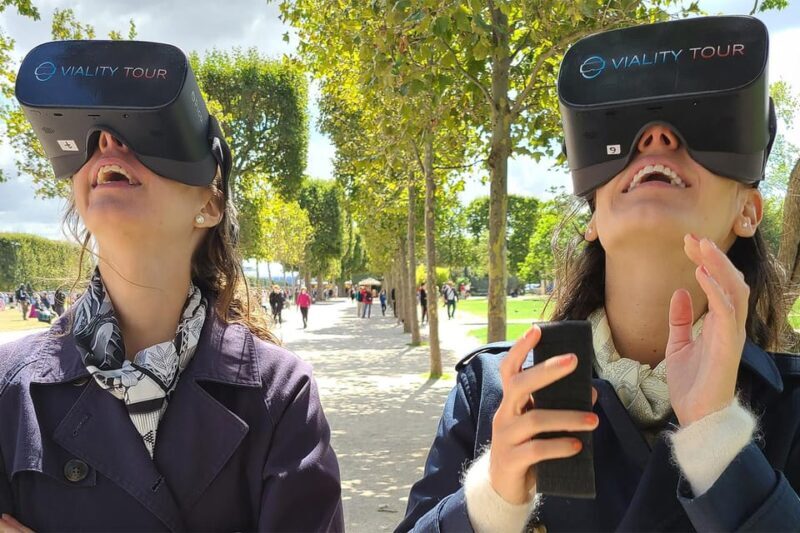 Paris : Immersive Eiffel Tower tour with virtual reality - An In-Depth Look at the Tour Experience