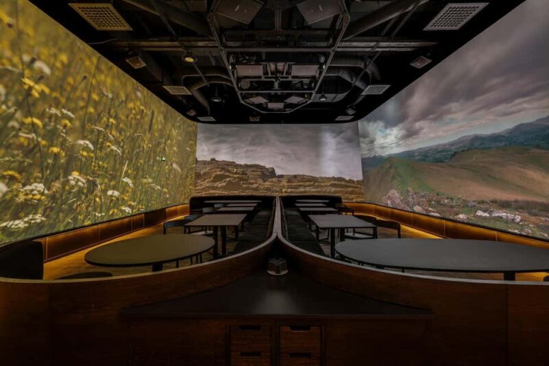 Paris: Immersive Fine Dining Meets Art in an Ancient Cinema - The Sum Up