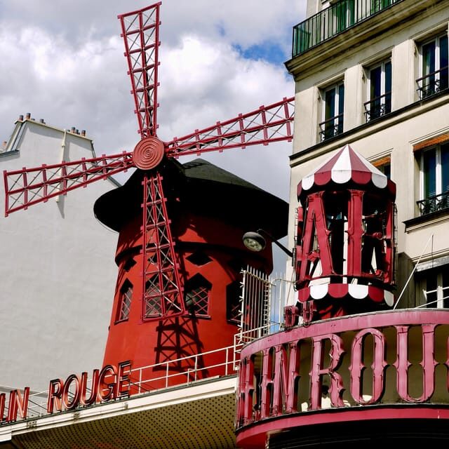 Paris: Immersive Tour of Montmartre with a Cancan dancer - Key Points