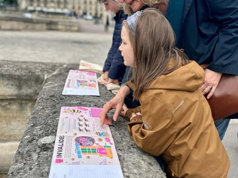 Paris: Investigation Cruise, a fun treasure hunt (in French) - Exploring Paris with the "Enquête à bord" Investigation Cruise