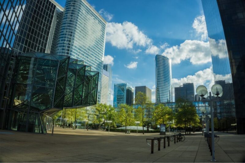 Paris: La Défense Private Guided Tour - Key Points
