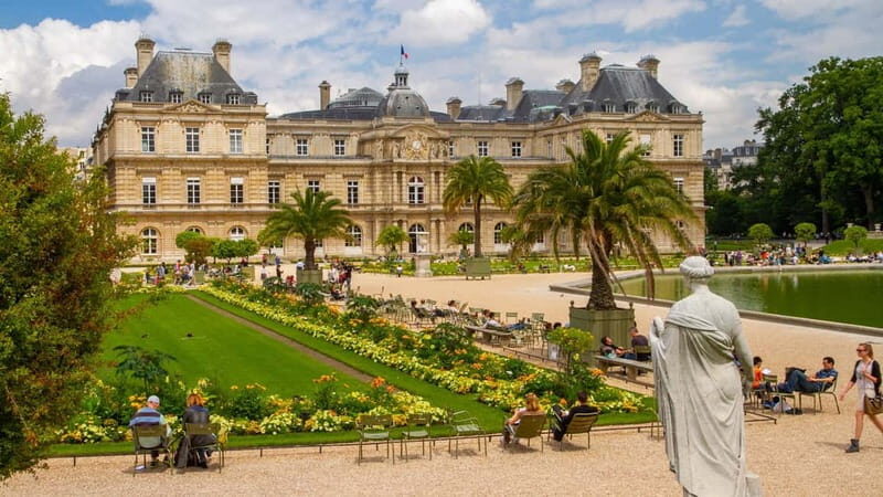 Paris Latin quarter: Private walking tour with a local guide - Key Points