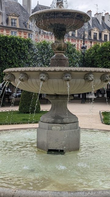 Paris: Le Marais Highlights Walking Tour in a Small Group - A Closer Look at the Itinerary