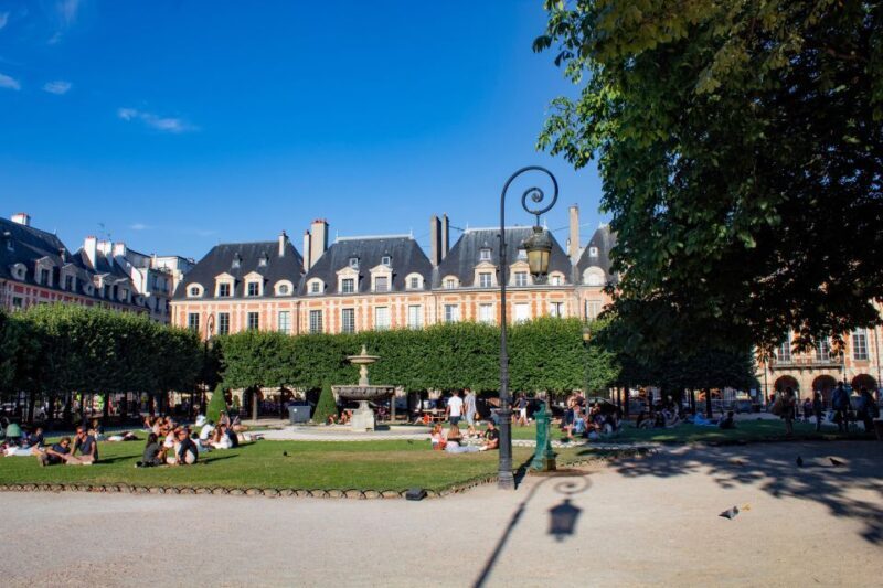 Paris Le Marais Walking Tour: Small Group Experience - Key Points