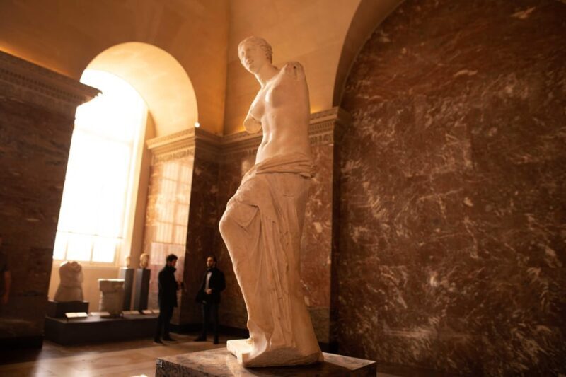 Paris: Louvre Mona Lisa Private Guided Tour with First Entry - Who Should Consider This Tour?