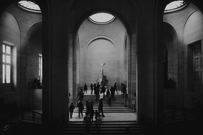 Paris: Louvre Museum Private Tour with Mona Lisa EN/FR/IT/ES/HI - Key Points